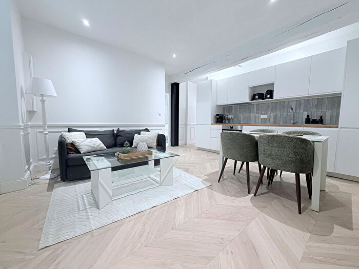 Appartement à vendre - La Rochelle, Centre-ville, Vieux-port, Marché - 3 pièces - 2 chambres