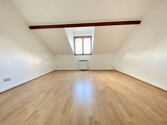 Appartement à louer - Fontenay-le-Fleury, Vieux village - 2 pièces - 1 chambre