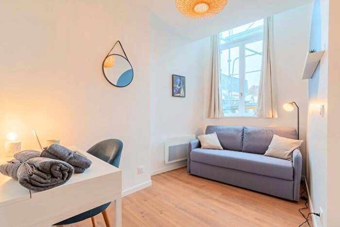 Appartement à louer - Centre-Neuf Bourg-Quesnoy-Delsaux-Musée-Cannoniers-Gare, Valenciennes - 1 pièce