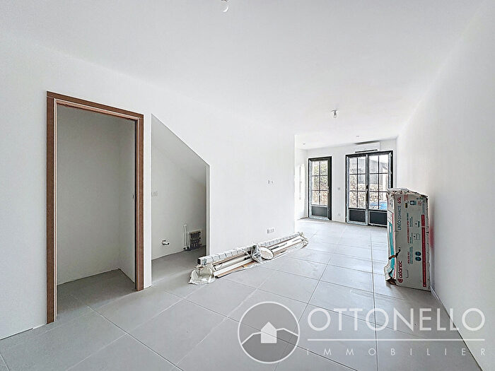 Maison à vendre - Roquebrune-sur-Argens, Village - 3 pièces - 2 chambres