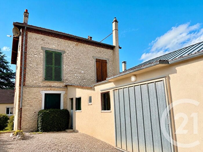 Garennes-sur-Eure : Maison 5 pièces à vendre