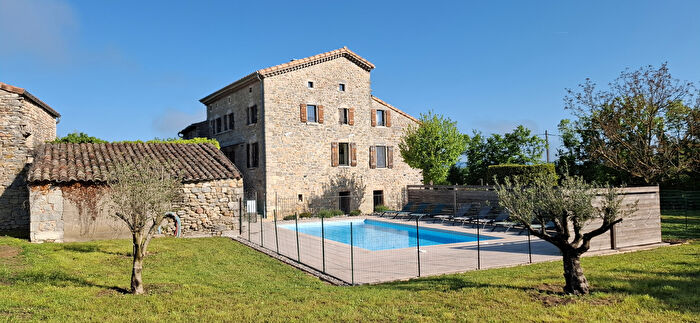 Maison à vendre - Grospierres - 8 pièces - 4 chambres