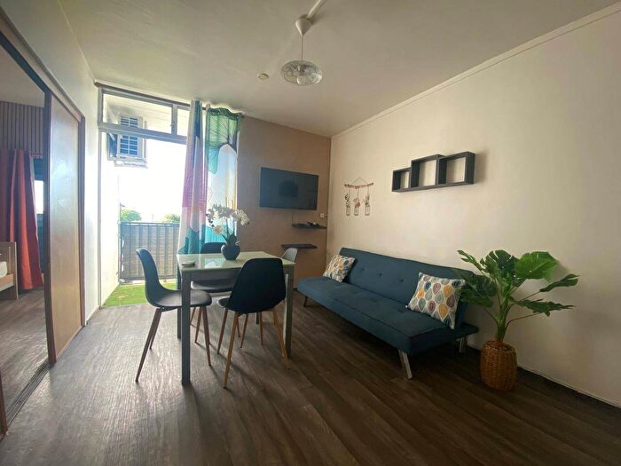 Appartement à louer - Les Abymes - 2 pièces - 1 chambre