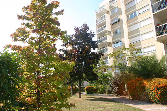 Appartement à louer - Chatou, Nord - 3 pièces - 2 chambres