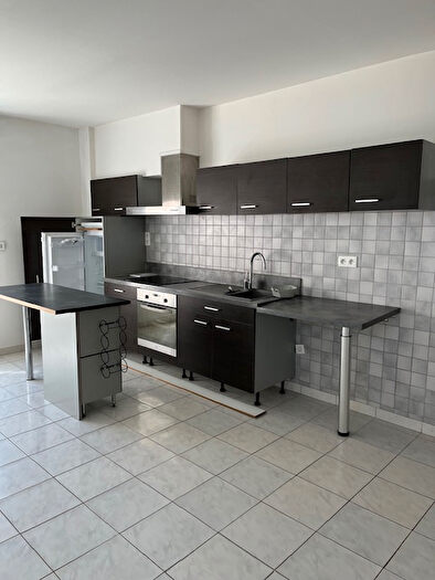 Maison à louer - Alès, Centre-ville - 4 pièces - 3 chambres