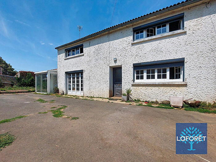 Maison 5 pièces à vendre à Bazoges-en-Pareds