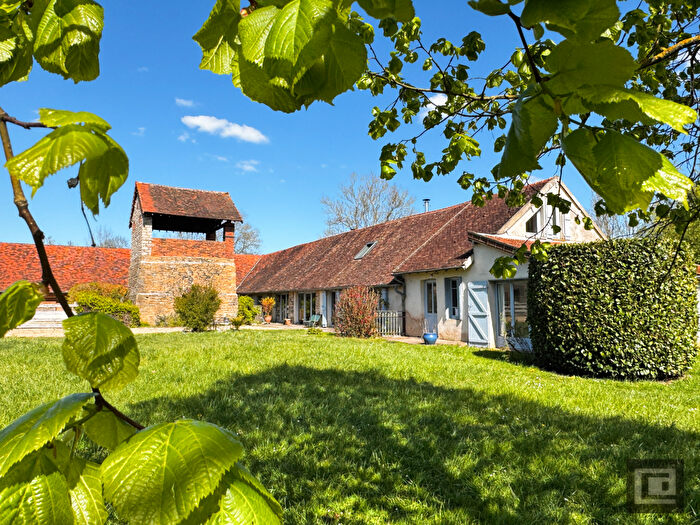 Maison à vendre - Saint-Boil - 10 pièces - 3 chambres
