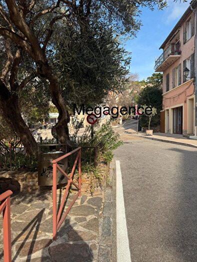 Appartement à vendre - Bormes-les-Mimosas, Centre-ville, Le Pin - 2 pièces - 1 chambre