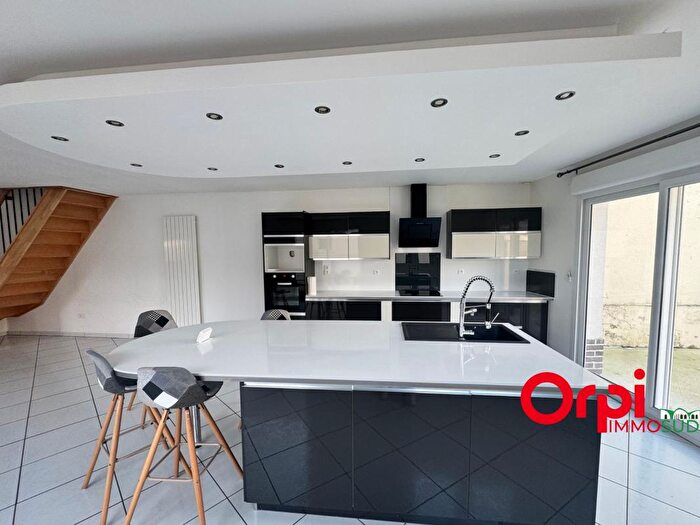 Maison à louer - Clairy-Saulchoix - 4 pièces - 3 chambres