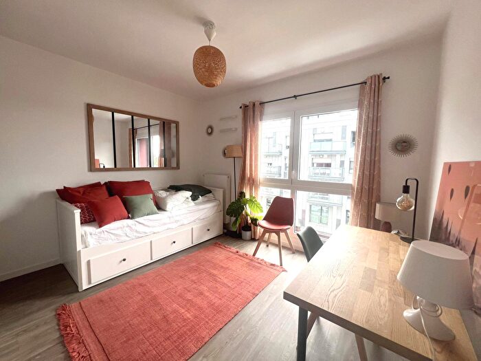 Appartement à louer - Quartiers Nord-Est, Jeanne dArc - 1 pièce