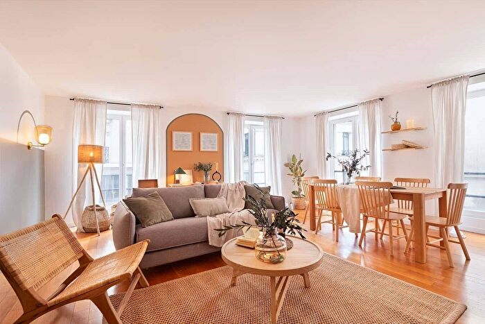 Appartement à louer - Sentier-Bonne Nouvelle, Paris ème arrondissement - 2 pièces - 2 chambres