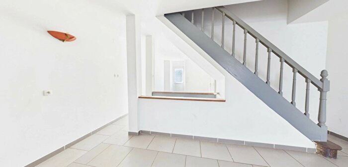 Appartement à louer - Sud, Bogny-sur-Meuse - 5 pièces - 4 chambres