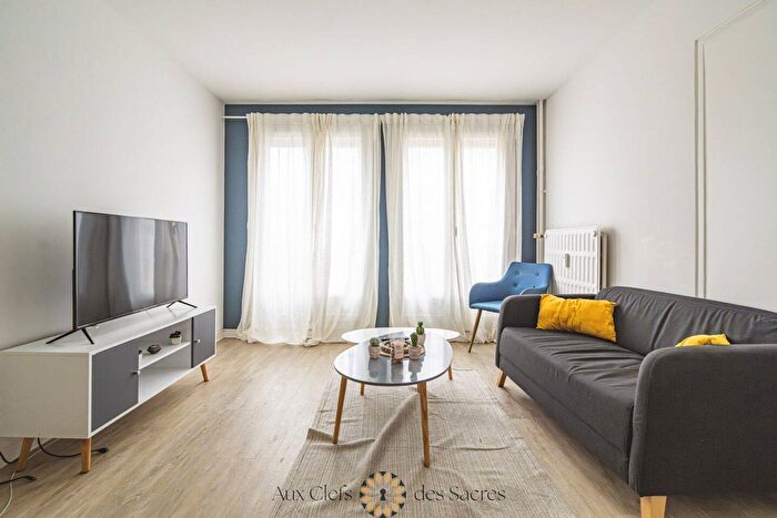 Appartement à louer - Laon Zola-Neufchâtel-Orgeval, Reims - 5 pièces - 4 chambres