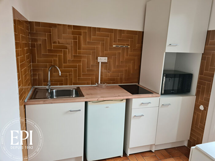 Appartement à louer - Carcassonne, Cité Médiévale, Barbacane, Trivalle - 1 pièce