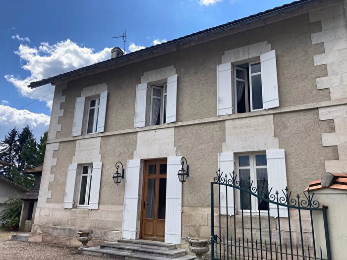 Maison à vendre - Saint-Séverin - 8 pièces - 4 chambres