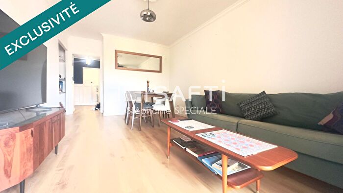 Appartement à vendre - Antibes, Antibes-les-Pins, Trianon, Le Fournel, Peyregoue - 3 pièces - 2 chambres