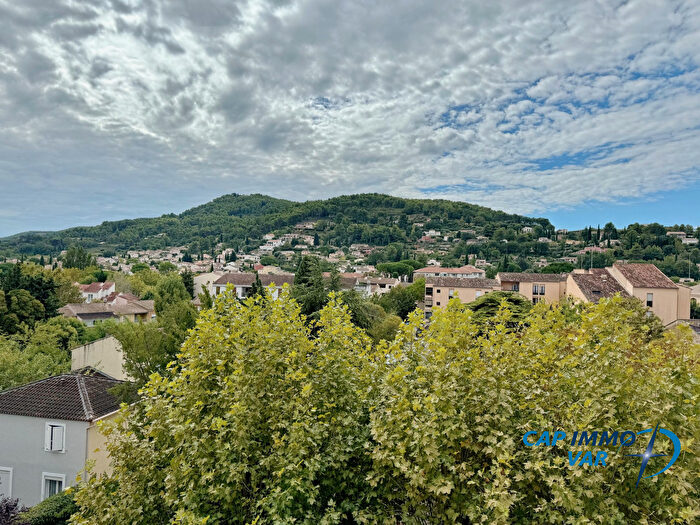 Appartement 5 pièces à Le Beausset, à louer