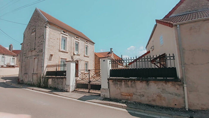 Maison à vendre - Lézinnes - 7 pièces - 5 chambres