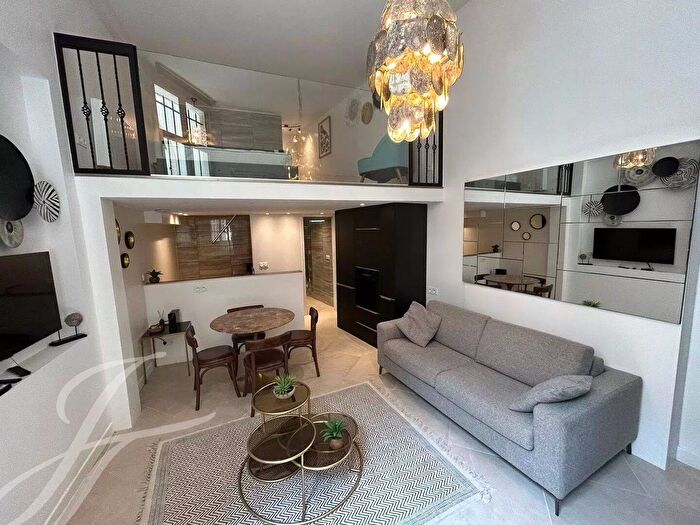 Appartement à louer - Saint Germain des Prés, Paris ème arrondissement - 2 pièces - 1 chambre