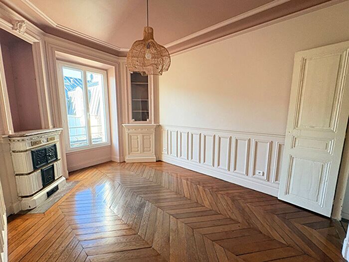 Appartement à louer - Centre Ville Centre, Fontainebleau - 3 pièces - 2 chambres