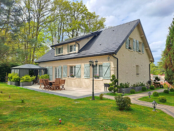 Poigny-la-Forêt : Maison 7 pièces à vendre