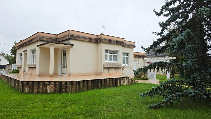 Maison à vendre - Mehun-sur-Yèvre - 6 pièces - 4 chambres