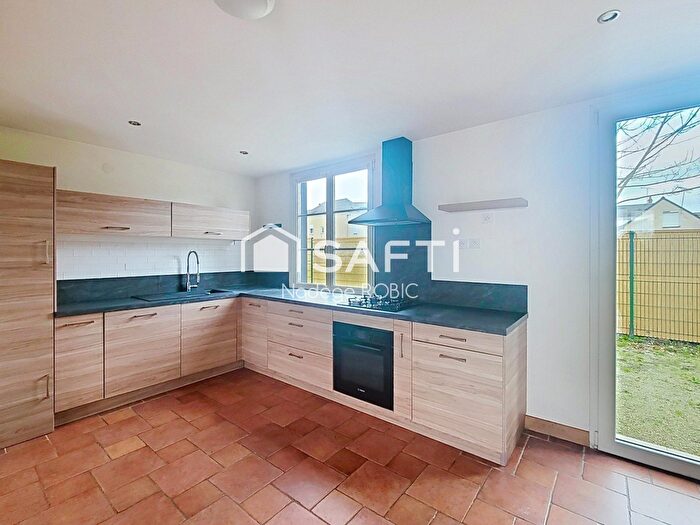 Maison à vendre - Seiches-sur-le-Loir - 4 pièces - 3 chambres