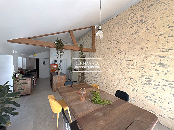 Maison 6 pièces à vendre à Bourg-des-Comptes