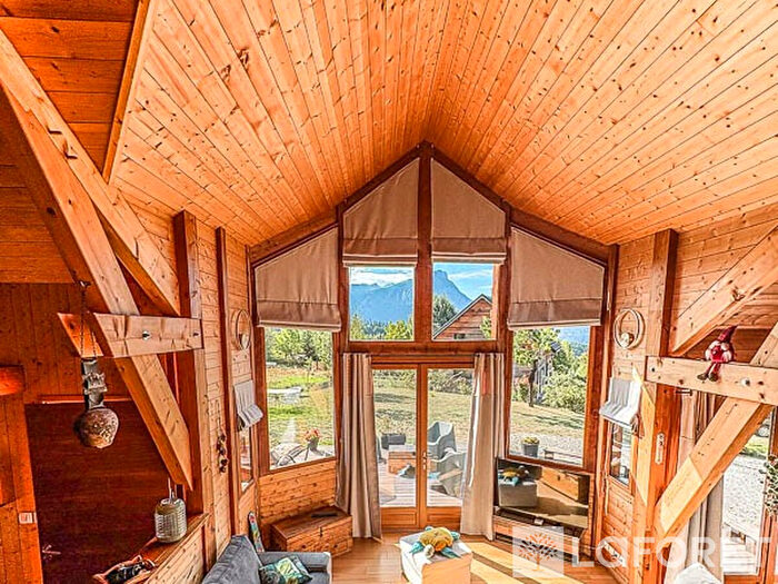 Puy-Saint-Eusèbe : Maison 5 pièces à vendre