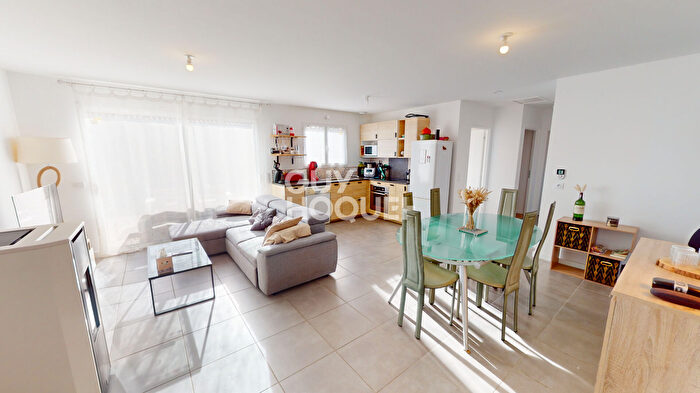 Maisons à vendre et appartements à louer - 1