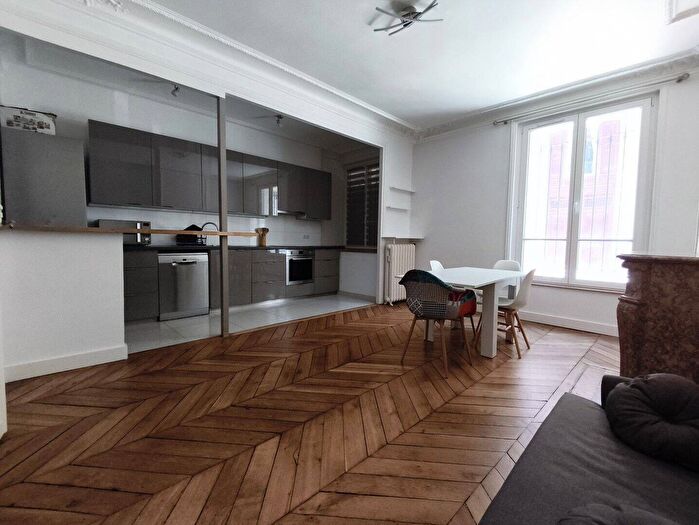 Appartement à louer - Mairie, Paris ème arrondissement - 3 pièces - 2 chambres