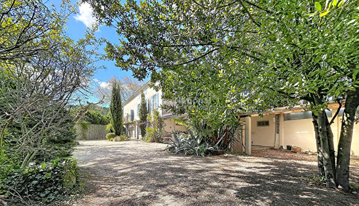 Maison à vendre - Barbentane - 8 pièces - 6 chambres