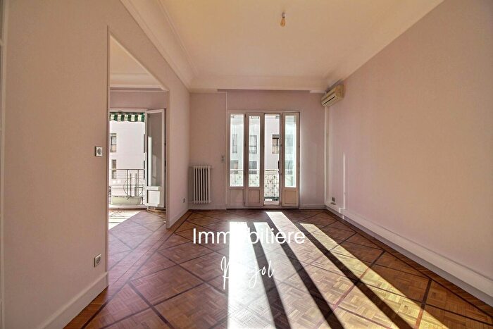 Appartement à louer - Marseille e , Saint-Giniez - 2 pièces - 1 chambre