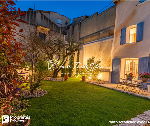 Saint-Saturnin-lès-Avignon - Maison 8 pièces à vendre