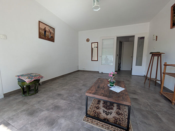 Appartement à vendre - Bagnols-sur-Cèze, Centre-ville - 2 pièces - 1 chambre