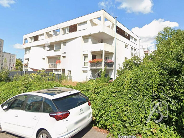 Appartement à louer - Strasbourg, Hautepierre - 3 pièces - 2 chambres