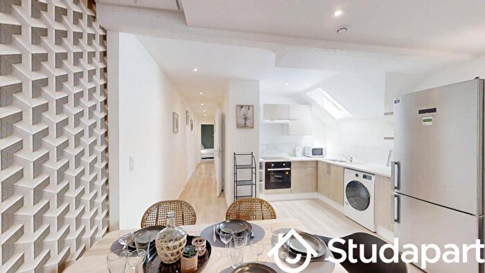 Appartement à louer - Neudorf Sud Centre, Strasbourg - 1 pièce - 4 chambres