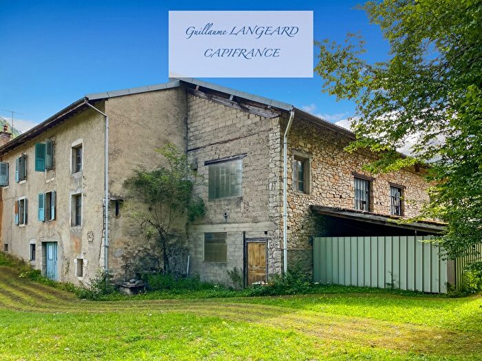 Maison à vendre - Oyonnax, Centre-ville, Niermes, Geilles, Croix Rousse - 10 pièces - 4 chambres