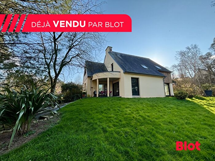 Montfort-sur-Meu : Maison 8 pièces à vendre