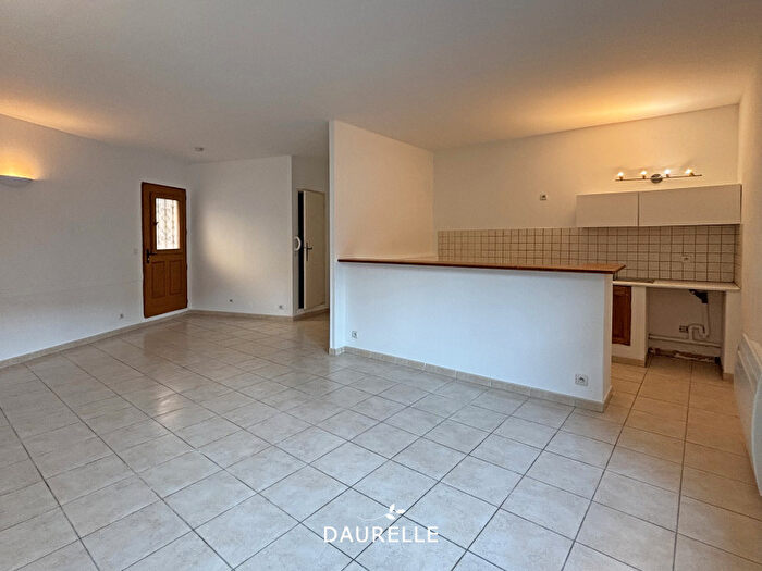 Appartement à louer - Châteaurenard, Jentelin, Route dAvignon, Confignes - 2 pièces - 1 chambre
