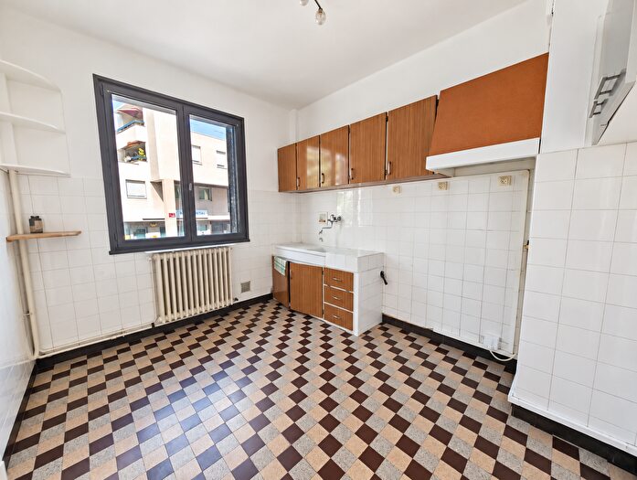 Cran-Gevrier, Centre-ville, Le Vernay, Les Iles : Appartement 3 pièces à vendre