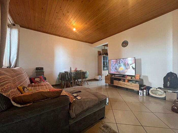 Maison à louer - Saint-Pierre, Mont Vert les Bas - 3 pièces - 2 chambres