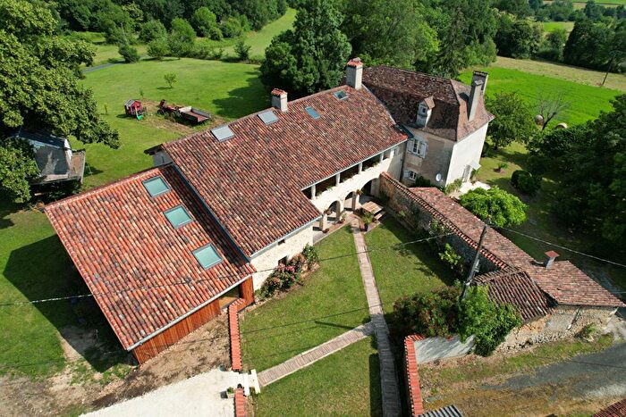 Maison à vendre - Jaure - 13 pièces - 6 chambres