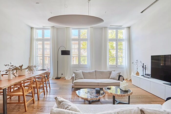 Appartement à vendre - Aix-en-Provence, Centre-ville - 4 pièces - 3 chambres