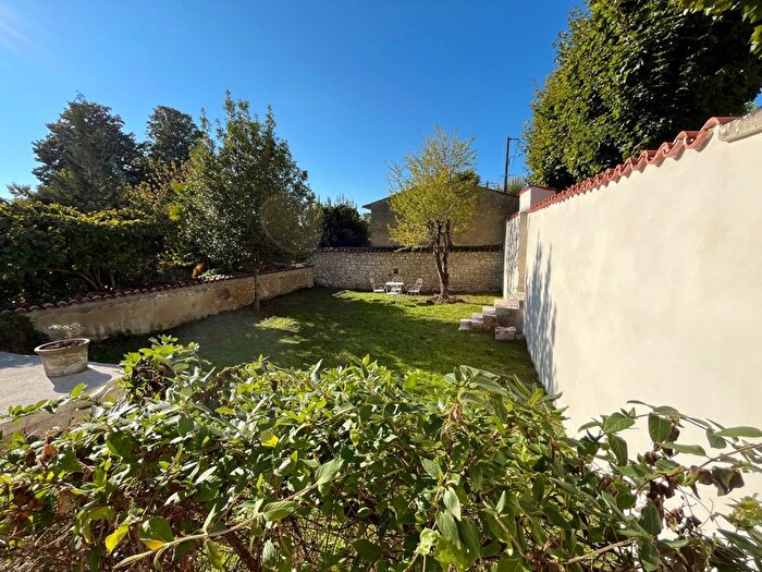 Maison à vendre - Saint-Jean-dAngély - 5 pièces - 4 chambres