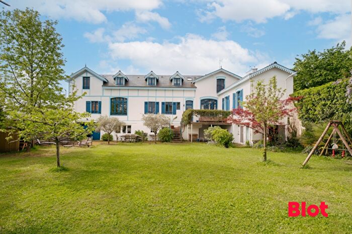 Maison à vendre - Vannes, Ouest - 10 pièces - 7 chambres