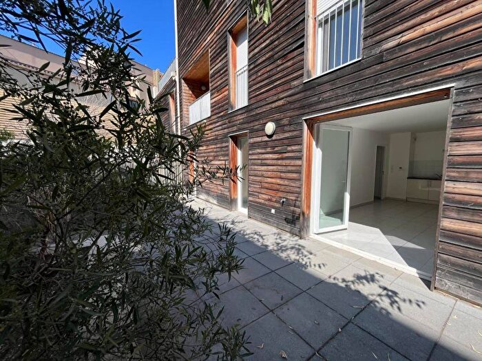 Appartement à louer - La Pionne-Zone dEchange, Avignon - 3 pièces - 2 chambres