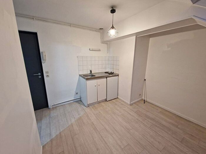 Appartement à louer - Bois dAmour-Porte de Paris-Courlancy, Reims - 1 pièce - 1 chambre