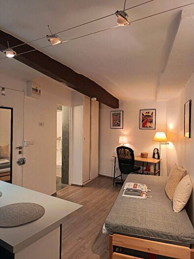 Appartement à louer - Centre Ville, Aix en Provence - 1 pièce