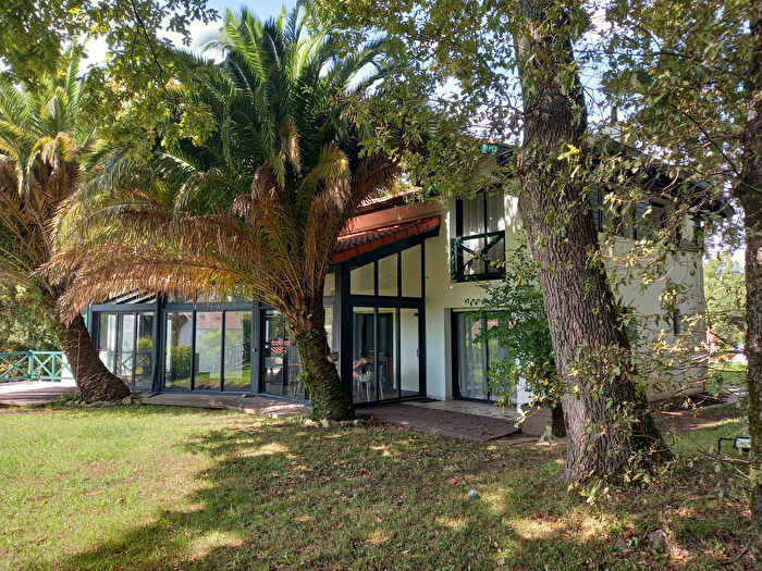 Maison à vendre - Saint-Pierre-dIrube - 10 pièces - 5 chambres